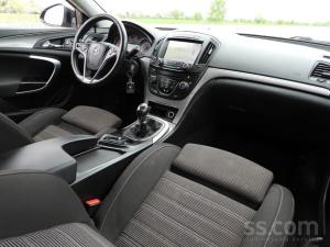 Black Opel Insignia 2014 in Riga, with an engine capacity of 2.00 L and mileage of 249 thousand km for 6290 €, photo 14 on AUTOMOTO.COM.LV