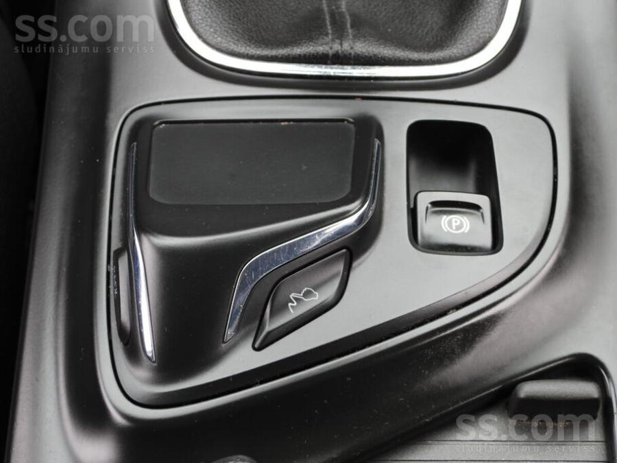 Black Opel Insignia 2014 in Riga, with an engine capacity of 2.00 L and mileage of 249 thousand km for 6290 €, photo 23 on AUTOMOTO.COM.LV