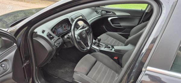 Black Opel Insignia 2014 in Marijampole, with an engine capacity of 1.96 L and mileage of 241 thousand km for 5100 €, photo 5 on AUTOMOTO.COM.LV