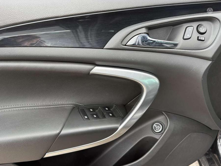 Black Opel Insignia 2014 in Vilnius, with an engine capacity of 1.96 L and mileage of 189 thousand km for 7000 €, photo 26 on AUTOMOTO.COM.LV