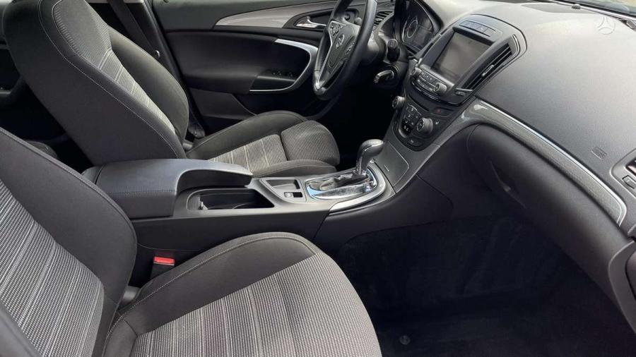 Black Opel Insignia 2014 in Marijampole, with an engine capacity of 1.96 L and mileage of 241 thousand km for 5650 €, photo 17 on AUTOMOTO.COM.LV