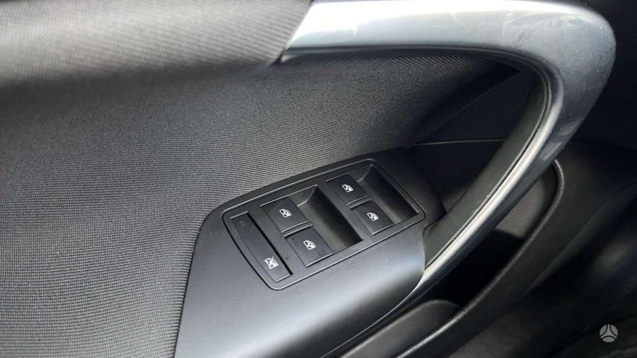 Black Opel Insignia 2014 in Marijampole, with an engine capacity of 1.96 L and mileage of 241 thousand km for 5650 €, photo 20 on AUTOMOTO.COM.LV