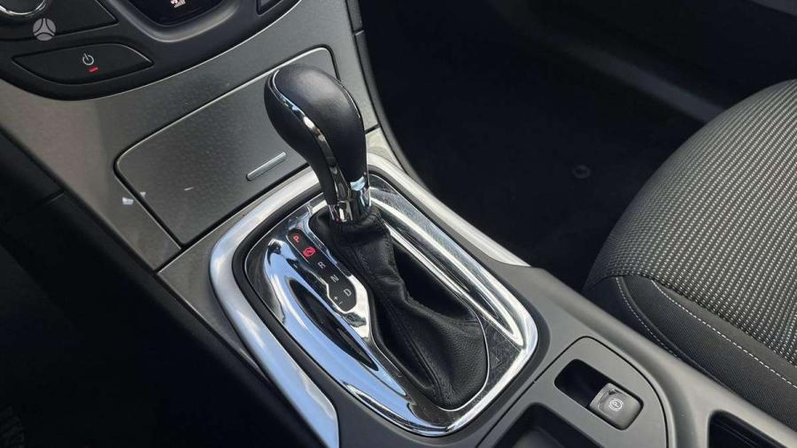 Black Opel Insignia 2014 in Marijampole, with an engine capacity of 1.96 L and mileage of 241 thousand km for 5650 €, photo 21 on AUTOMOTO.COM.LV