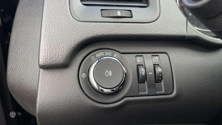 Black Opel Insignia 2014 in Marijampole, with an engine capacity of 1.96 L and mileage of 241 thousand km for 5650 €, photo 23 on AUTOMOTO.COM.LV