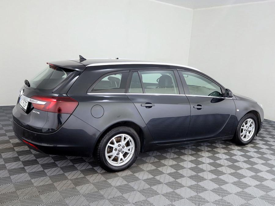 Black Opel Insignia 2014 in Tallinn, with an engine capacity of 2.00 L and mileage of 299 thousand km for 2899 €, photo 4 on AUTOMOTO.COM.LV