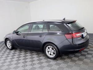 Black Opel Insignia 2014 in Tallinn, with an engine capacity of 2.00 L and mileage of 299 thousand km for 2899 €, photo 5 on AUTOMOTO.COM.LV