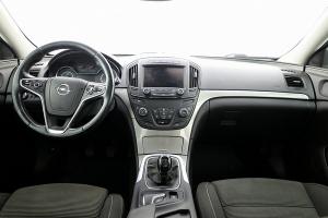 Black Opel Insignia 2014 in Tallinn, with an engine capacity of 2.00 L and mileage of 299 thousand km for 2899 €, photo 6 on AUTOMOTO.COM.LV