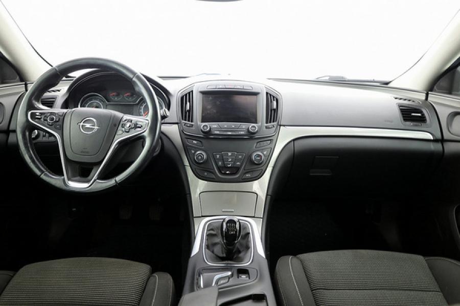 Black Opel Insignia 2014 in Tallinn, with an engine capacity of 2.00 L and mileage of 299 thousand km for 2899 €, photo 6 on AUTOMOTO.COM.LV