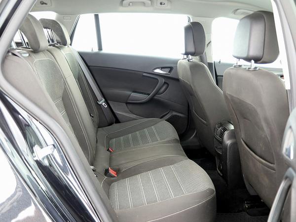 Black Opel Insignia 2014 in Tallinn, with an engine capacity of 2.00 L and mileage of 299 thousand km for 2899 €, photo 7 on AUTOMOTO.COM.LV