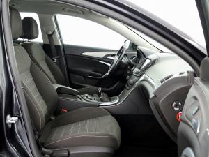 Black Opel Insignia 2014 in Tallinn, with an engine capacity of 2.00 L and mileage of 299 thousand km for 2899 €, photo 14 on AUTOMOTO.COM.LV