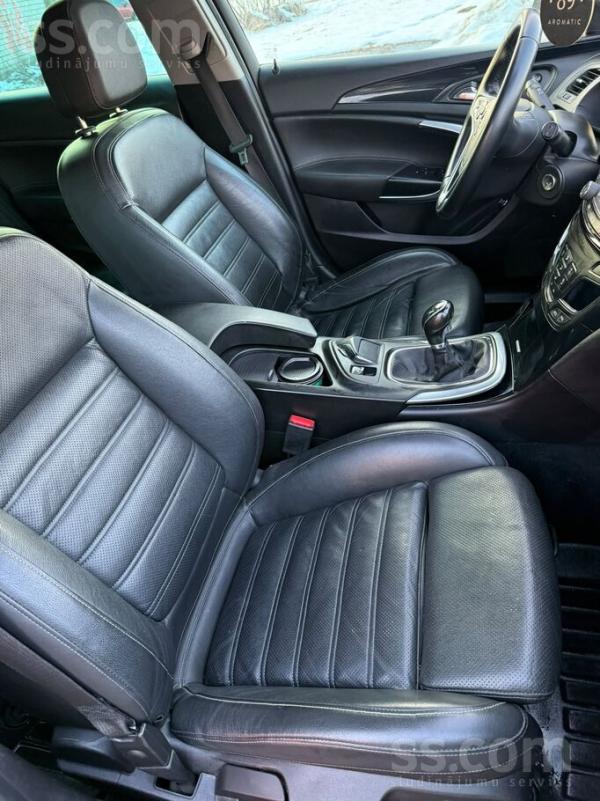 Black Opel Insignia 2014 in Riga, with an engine capacity of 2.00 L and mileage of 305 thousand km for 5150 €, photo 6 on AUTOMOTO.COM.LV
