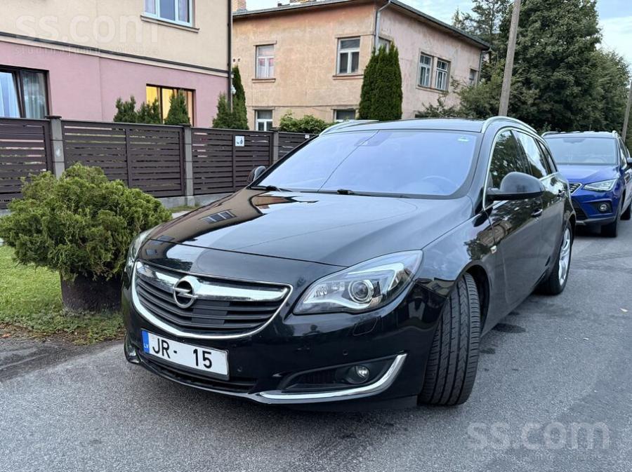 Black Opel Insignia 2014 in Riga, with an engine capacity of 2.00 L and mileage of 139 thousand km for 7900 €, photo 3 on AUTOMOTO.COM.LV