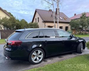 Black Opel Insignia 2014 in Riga, with an engine capacity of 2.00 L and mileage of 139 thousand km for 7900 €, photo 5 on AUTOMOTO.COM.LV