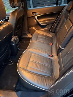 Black Opel Insignia 2014 in Riga, with an engine capacity of 2.00 L and mileage of 139 thousand km for 7900 €, photo 9 on AUTOMOTO.COM.LV