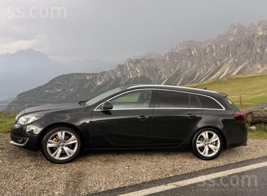 Black Opel Insignia 2014 in Riga, with an engine capacity of 2.00 L and mileage of 139 thousand km for 7900 €, photo 12 on AUTOMOTO.COM.LV