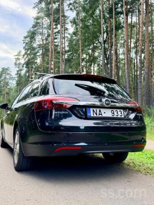 Black Opel Insignia 2014 in Riga, with an engine capacity of 2.00 L and mileage of 317 thousand km for 4000 €, photo 4 on AUTOMOTO.COM.LV