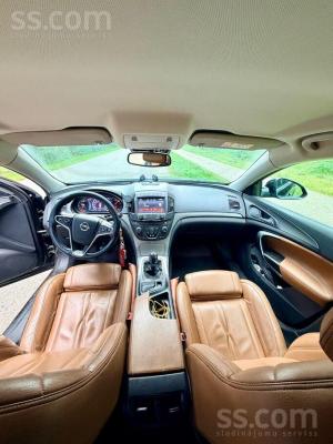 Black Opel Insignia 2014 in Riga, with an engine capacity of 2.00 L and mileage of 317 thousand km for 4000 €, photo 6 on AUTOMOTO.COM.LV