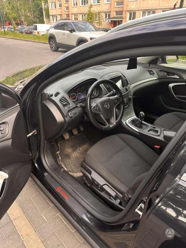 Opel Insignia 2014 in Kaunas on AUTOMOTO.COM.LV Black Opel Insignia 2014 in Kaunas, with an engine capacity of 1.96 L and mileage of 290 thousand km for 5100 β¬, photo 9 on AUTOMOTO.COM.LV