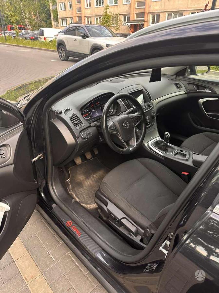 Black Opel Insignia 2014 in Kaunas, with an engine capacity of 1.96 L and mileage of 290 thousand km for 5100 €, photo 9 on AUTOMOTO.COM.LV