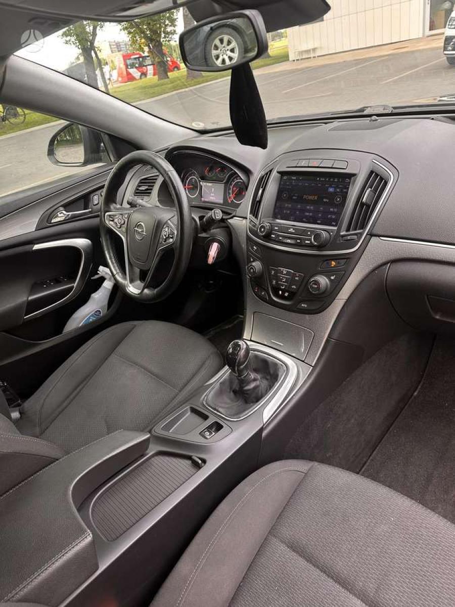 Black Opel Insignia 2014 in Kaunas, with an engine capacity of 1.96 L and mileage of 290 thousand km for 5100 €, photo 10 on AUTOMOTO.COM.LV