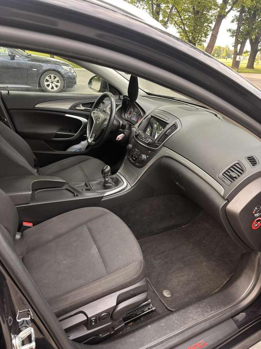 Black Opel Insignia 2014 in Kaunas, with an engine capacity of 1.96 L and mileage of 290 thousand km for 5100 €, photo 11 on AUTOMOTO.COM.LV