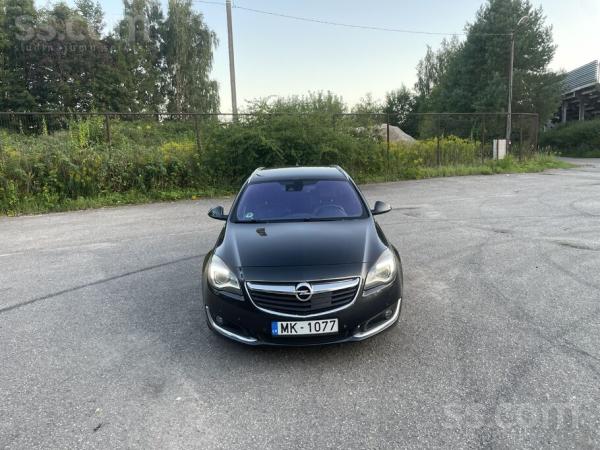 Opel Insignia 2014 in Riga on AUTOMOTO.COM.LV Black Opel Insignia 2014 in Riga, with an engine capacity of 2.00 L and mileage of 355 thousand km for 4750 €, photo 4 on AUTOMOTO.COM.LV