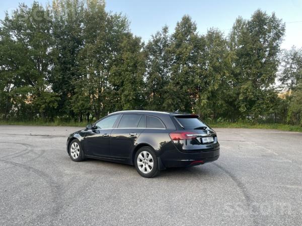 Opel Insignia 2014 in Riga on AUTOMOTO.COM.LV Black Opel Insignia 2014 in Riga, with an engine capacity of 2.00 L and mileage of 355 thousand km for 4750 €, photo 5 on AUTOMOTO.COM.LV