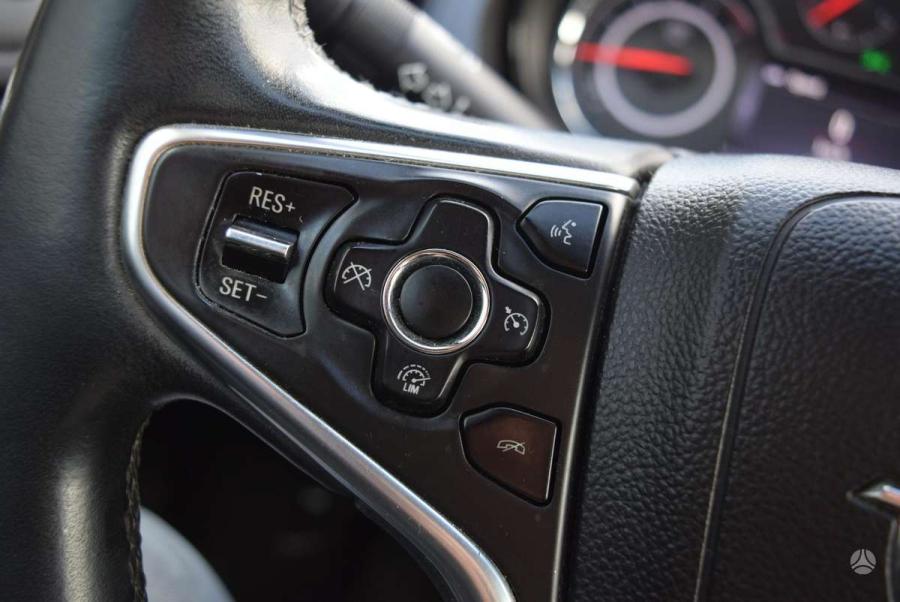 Black Opel Insignia 2014 in Vilnius, with an engine capacity of 1.96 L and mileage of 241 thousand km for 4750 €, photo 19 on AUTOMOTO.COM.LV