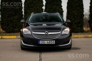 Black Opel Insignia 2014 in Jelgava, with an engine capacity of 2.00 L and mileage of 304 thousand km for 4900 €, photo 3 on AUTOMOTO.COM.LV