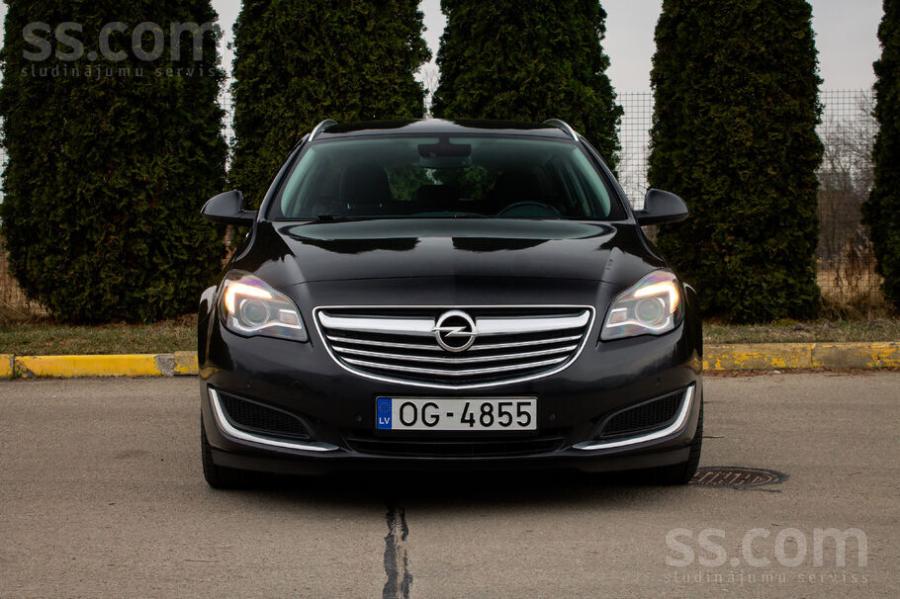 Black Opel Insignia 2014 in Jelgava, with an engine capacity of 2.00 L and mileage of 304 thousand km for 4900 €, photo 3 on AUTOMOTO.COM.LV