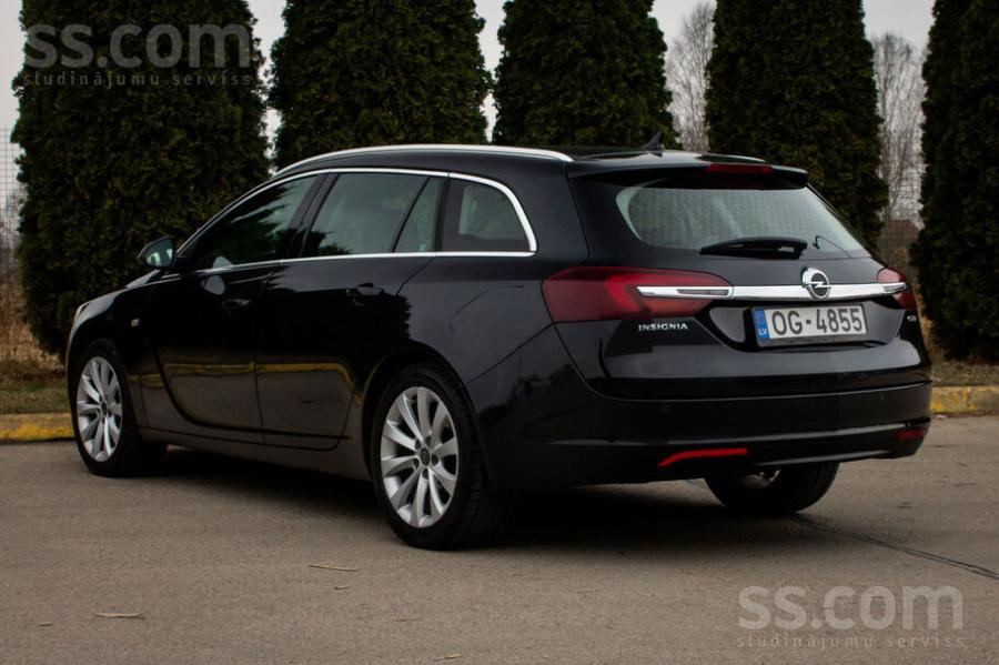 Black Opel Insignia 2014 in Jelgava, with an engine capacity of 2.00 L and mileage of 304 thousand km for 4900 €, photo 5 on AUTOMOTO.COM.LV