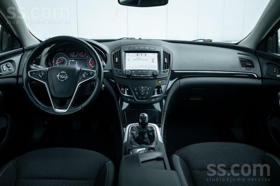 Black Opel Insignia 2014 in Jelgava, with an engine capacity of 2.00 L and mileage of 304 thousand km for 4900 €, photo 10 on AUTOMOTO.COM.LV