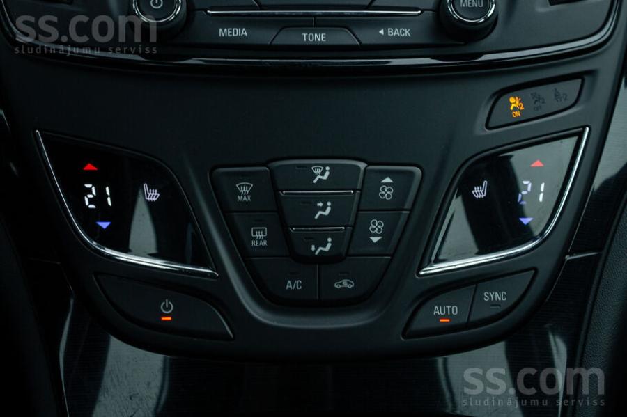 Black Opel Insignia 2014 in Jelgava, with an engine capacity of 2.00 L and mileage of 304 thousand km for 4900 €, photo 14 on AUTOMOTO.COM.LV