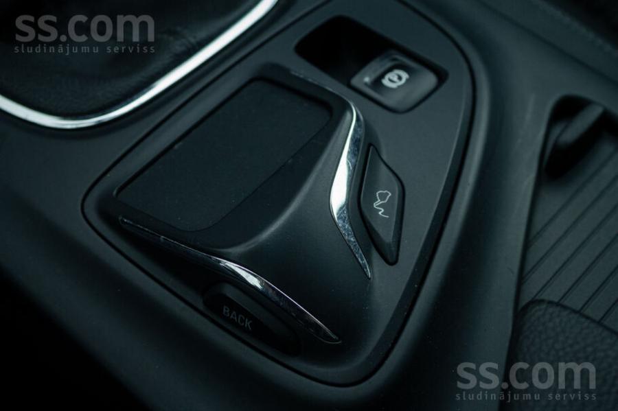 Black Opel Insignia 2014 in Jelgava, with an engine capacity of 2.00 L and mileage of 304 thousand km for 4900 €, photo 15 on AUTOMOTO.COM.LV