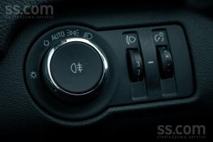 Black Opel Insignia 2014 in Jelgava, with an engine capacity of 2.00 L and mileage of 304 thousand km for 4900 €, photo 16 on AUTOMOTO.COM.LV