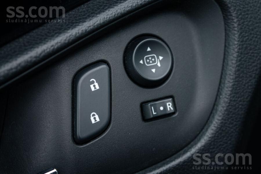 Black Opel Insignia 2014 in Jelgava, with an engine capacity of 2.00 L and mileage of 304 thousand km for 4900 €, photo 18 on AUTOMOTO.COM.LV