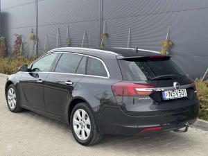 Black Opel Insignia 2014 in Vilnius, with an engine capacity of 1.96 L and mileage of 213 thousand km for 5800 €, photo 4 on AUTOMOTO.COM.LV