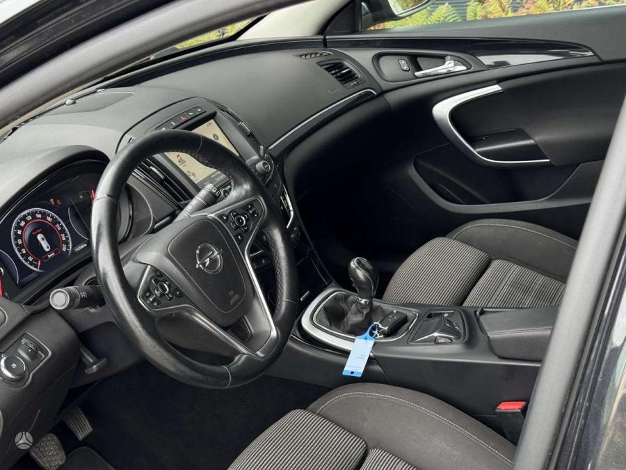 Black Opel Insignia 2014 in Vilnius, with an engine capacity of 1.96 L and mileage of 213 thousand km for 5800 €, photo 6 on AUTOMOTO.COM.LV