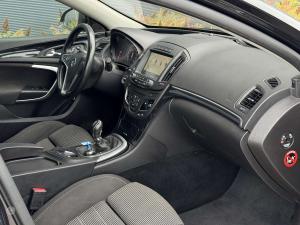 Black Opel Insignia 2014 in Vilnius, with an engine capacity of 1.96 L and mileage of 213 thousand km for 5800 €, photo 10 on AUTOMOTO.COM.LV