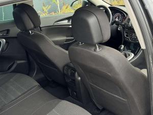 Black Opel Insignia 2014 in Vilnius, with an engine capacity of 1.96 L and mileage of 213 thousand km for 5800 €, photo 12 on AUTOMOTO.COM.LV