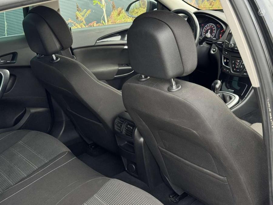 Black Opel Insignia 2014 in Vilnius, with an engine capacity of 1.96 L and mileage of 213 thousand km for 5800 €, photo 12 on AUTOMOTO.COM.LV
