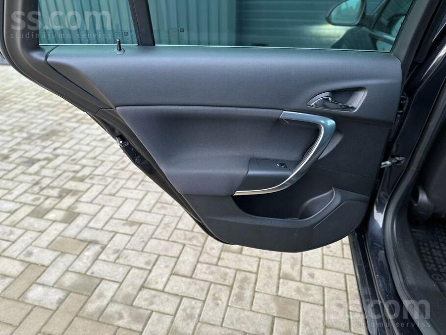 Melns Opel Insignia 2014 Talsi, ar dzinēja tilpumu 2.00 L un nobraukumu 282 tūkst. km par 4970 €, foto 14 vietnē AUTOMOTO.COM.LV