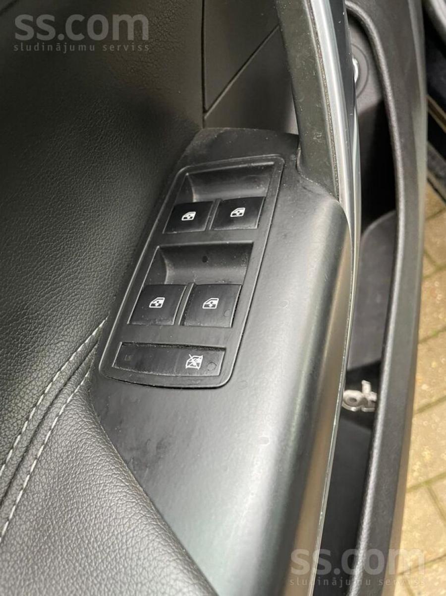 Melns Opel Insignia 2014 Cēsis, ar dzinēja tilpumu 2.00 L un nobraukumu 303 tūkst. km par 6500 €, foto 13 vietnē AUTOMOTO.COM.LV