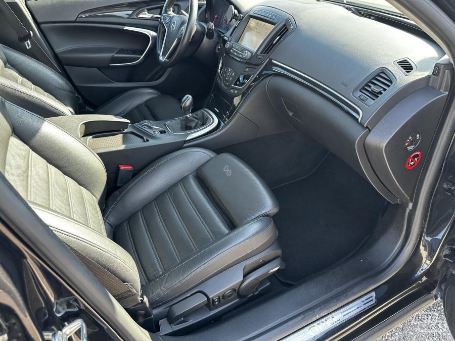 Black Opel Insignia 2014 in Vilnius, with an engine capacity of 2.00 L and mileage of 262 thousand km for 6400 €, photo 16 on AUTOMOTO.COM.LV