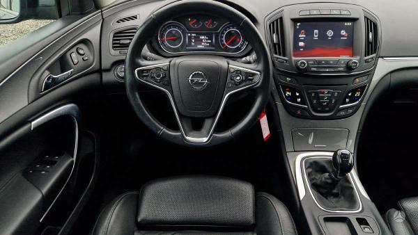 Black Opel Insignia 2015 in Marijampole, with an engine capacity of 1.96 L and mileage of 310 thousand km for 5590 €, photo 11 on AUTOMOTO.COM.LV