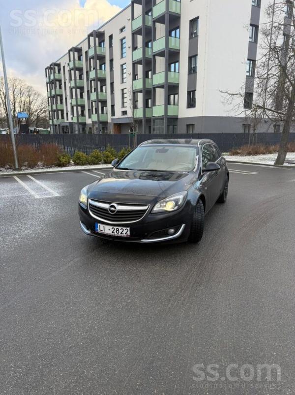Black Opel Insignia 2015 in Riga, with an engine capacity of 2.00 L and mileage of 176 thousand km for 7100 €, photo 2 on AUTOMOTO.COM.LV