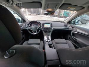 Black Opel Insignia 2015 in Riga, with an engine capacity of 2.00 L and mileage of 355 thousand km for 4800 €, photo 3 on AUTOMOTO.COM.LV