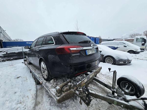 Black Opel Insignia 2015 in Kaunas, with an engine capacity of 1.96 L and mileage of 246 thousand km for 4150 €, photo 2 on AUTOMOTO.COM.LV