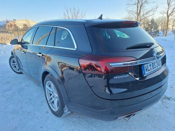 Black Opel Insignia 2015 in Jonava, with an engine capacity of 1.96 L and mileage of 223 thousand km for 6600 €, photo 9 on AUTOMOTO.COM.LV