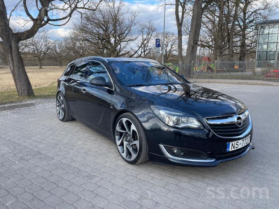 Black Opel Insignia 2015 in Ogre, with an engine capacity of 2.00 L and mileage of 262 thousand km for 7595 €, photo 1 on AUTOMOTO.COM.LV